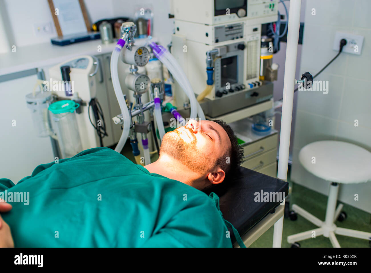 Patient lying on an operating table hi-res stock photography and images ...