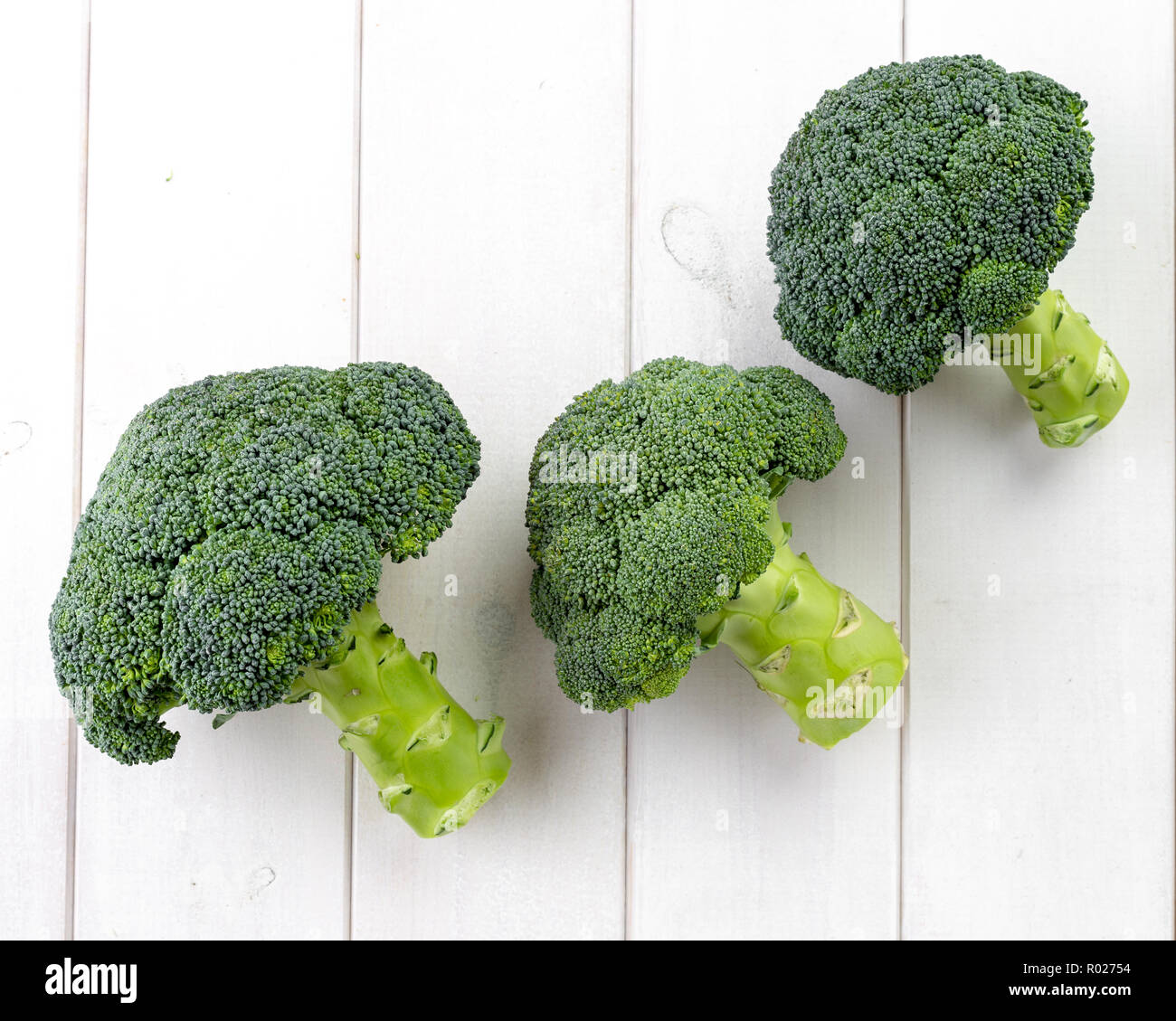Raw brocoli hi-res stock photography and images - Alamy
