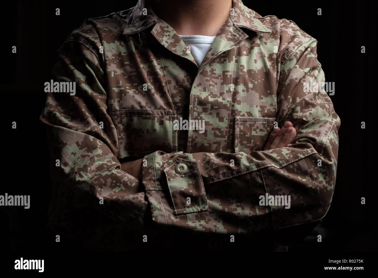 Soldier standing alone hi-res stock photography and images - Alamy