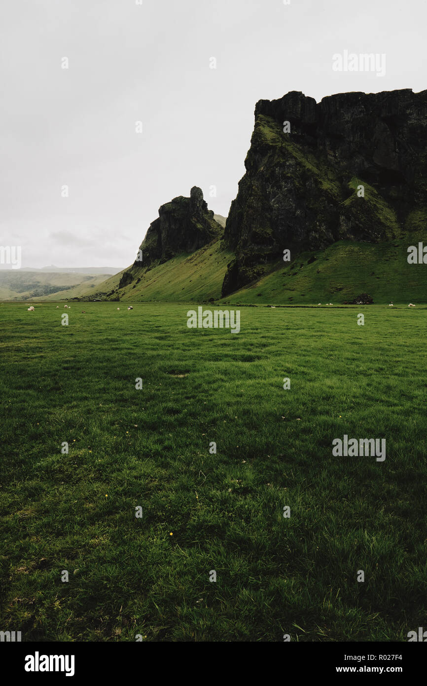 Jagged mountain hi-res stock photography and images - Alamy