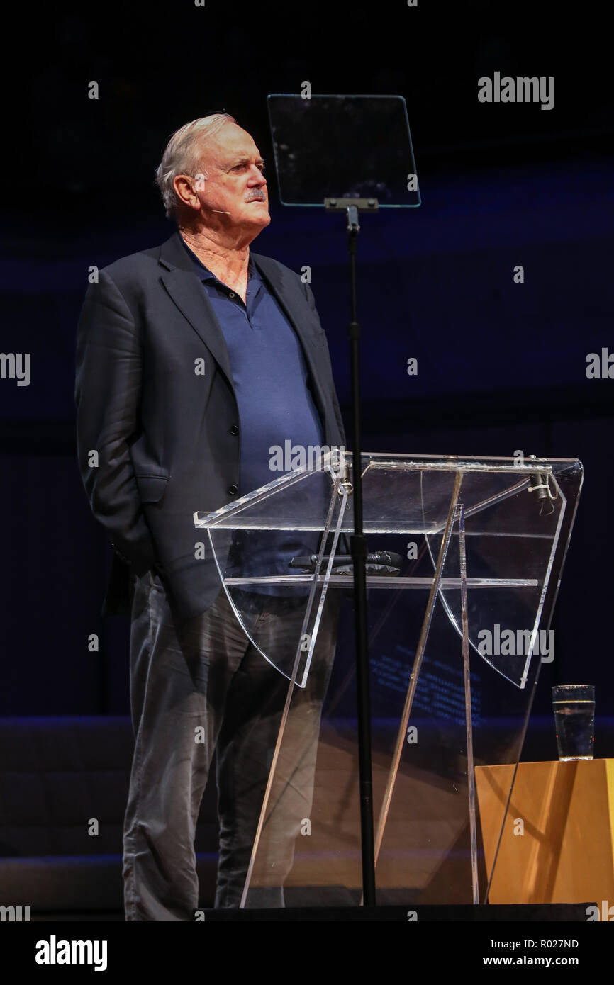 Legendary british comedian hi-res stock photography and images - Alamy