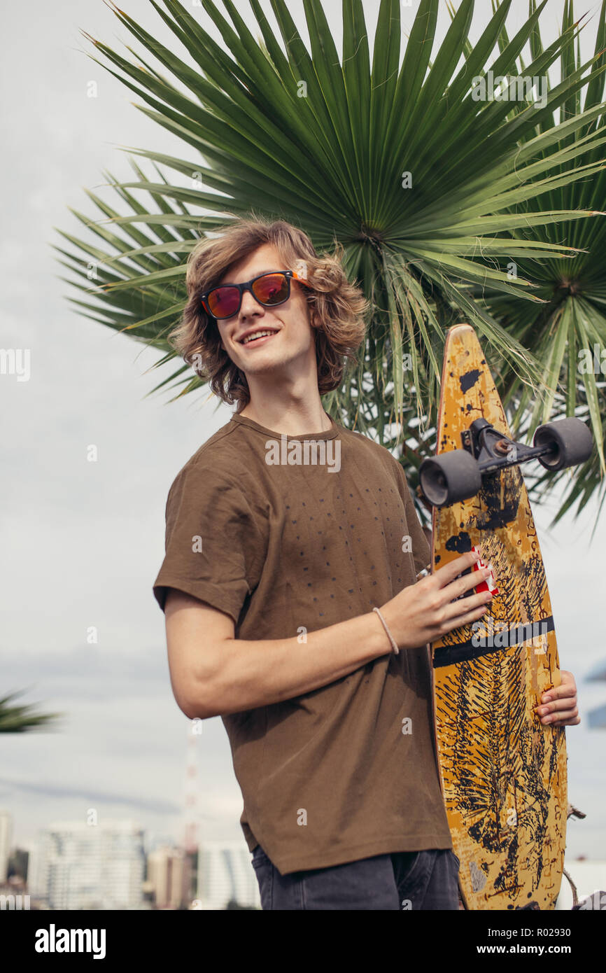Skateboarding hi-res stock photography and images - Alamy