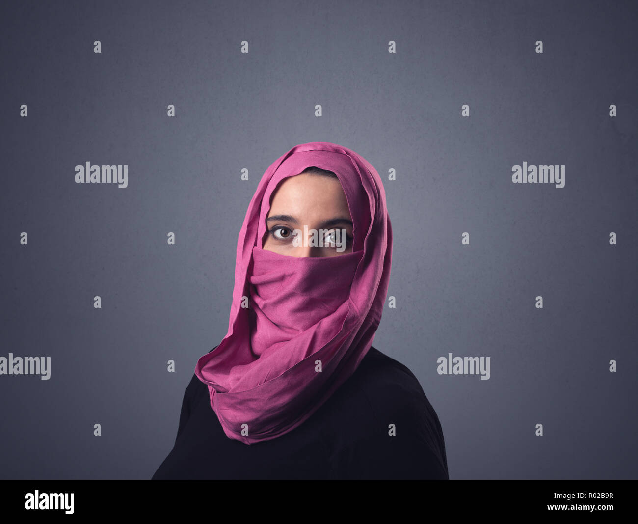 Muslim lady wearing niqab hi-res stock photography and images - Alamy