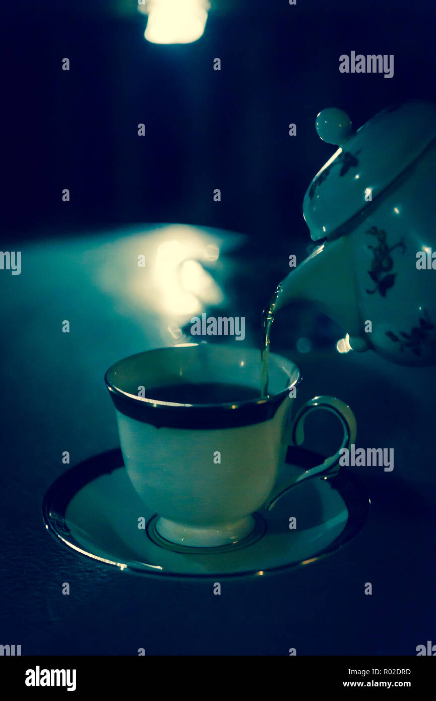 Pouring tea from a china teapot hi-res stock photography and images - Alamy