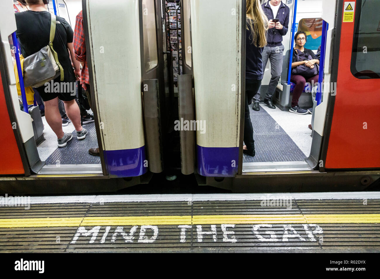Waterloo Station Train Platform Stock Photos & Waterloo Station Train ...