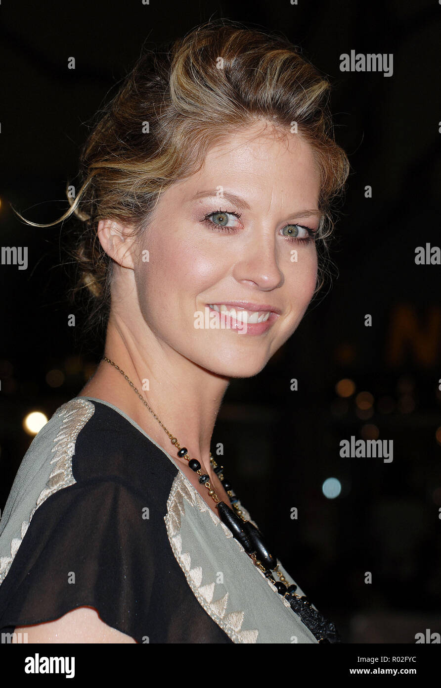 Jenna Elfman arriving at the SHOOTER premiere at the Westwood Village ...