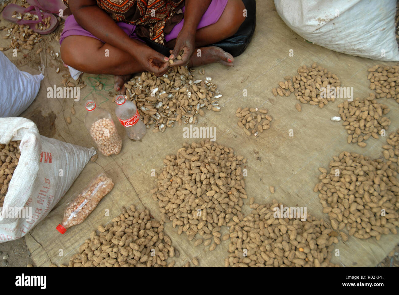 Lady selling peanuts at Boroko market, Port Moresby, Papua New Guinea ...