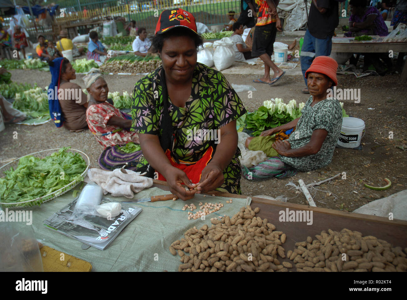 Lady selling peanuts at Boroko market, Port Moresby, Papua New Guinea ...