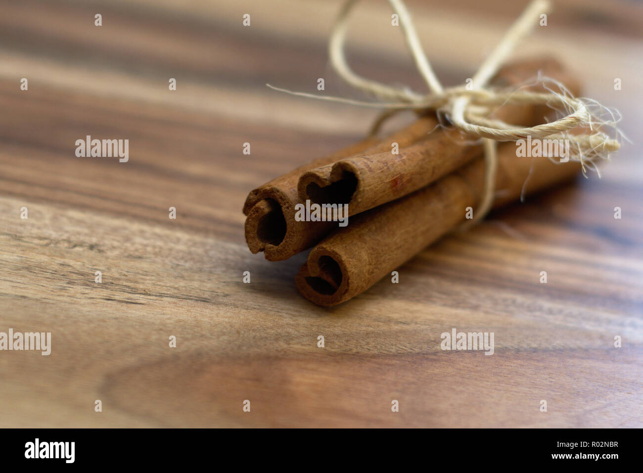 cinnamon sticks tied in bundle Stock Photo - Alamy