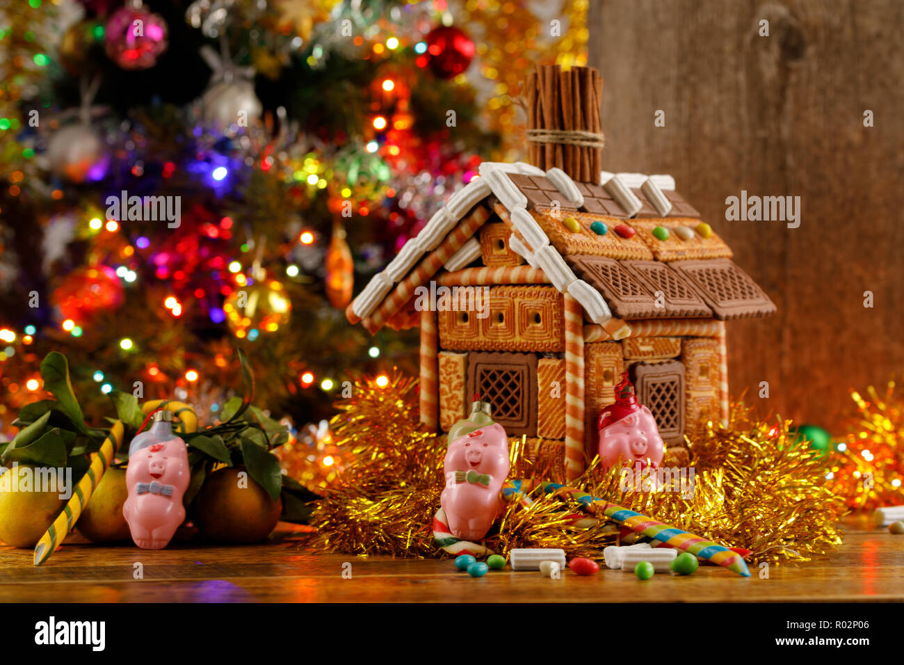 Gingerbread pigs hi-res stock photography and images - Alamy