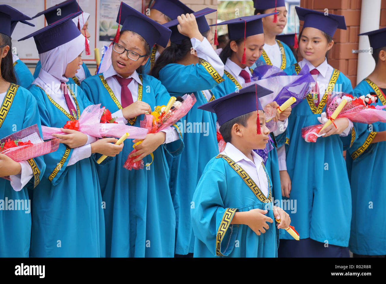 Kids group discussion school hi-res stock photography and images - Alamy