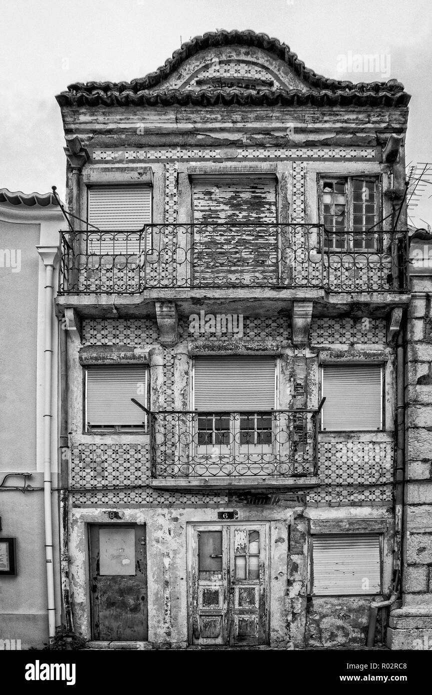 3 storey apartment block Black and White Stock Photos & Images - Alamy