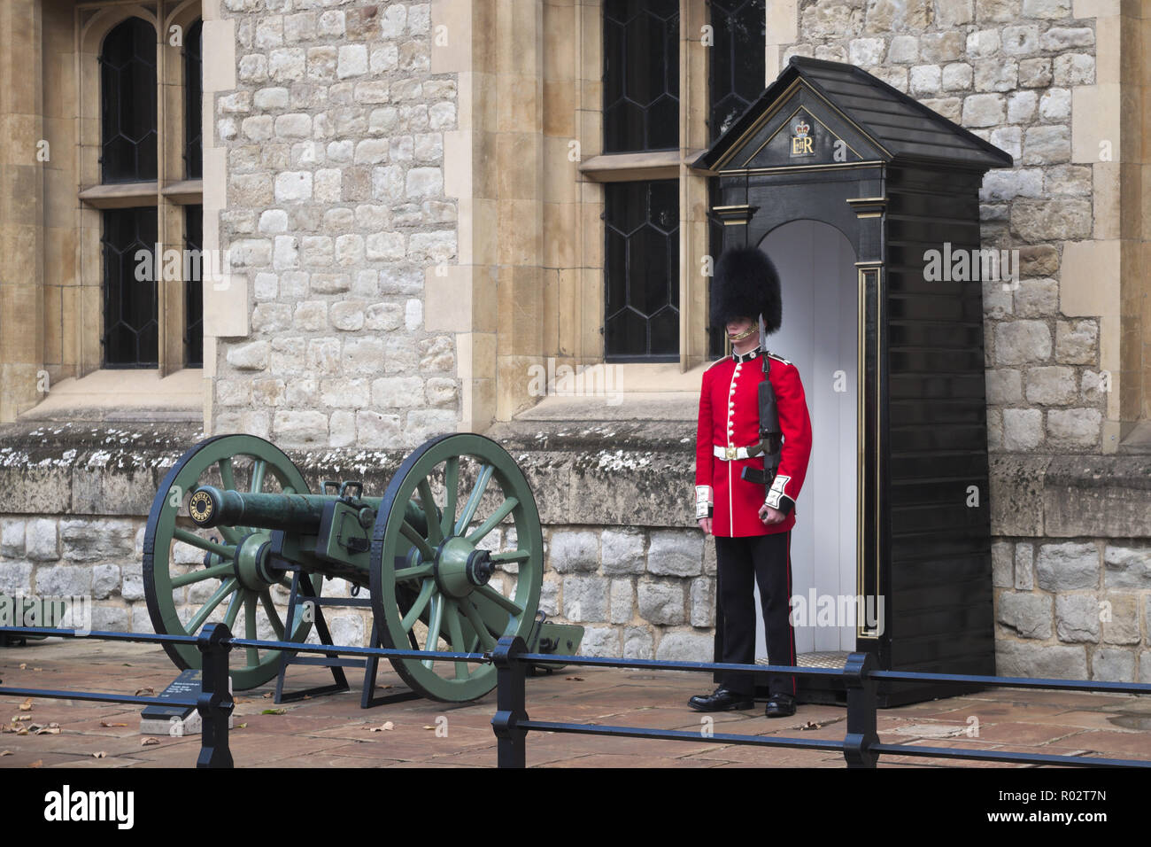 Royal guard in Tower of London Stock Photo - Alamy