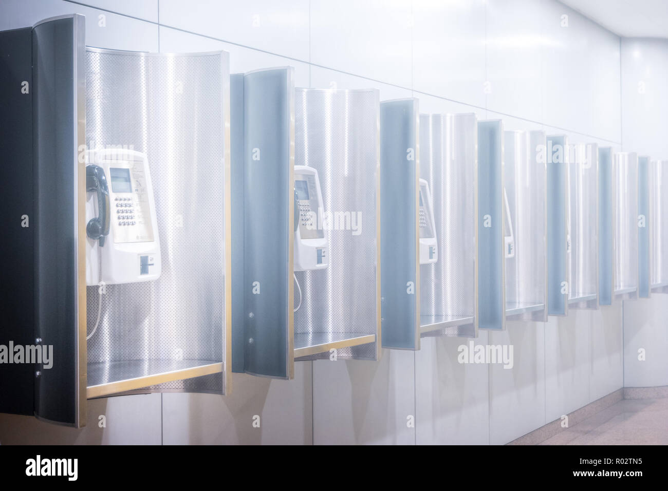 Office building control room computer hi-res stock photography and ...