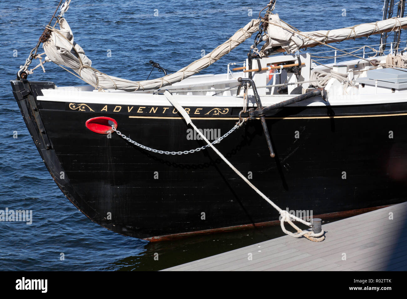 Gaff rig boat in harbour hi-res stock photography and images - Alamy
