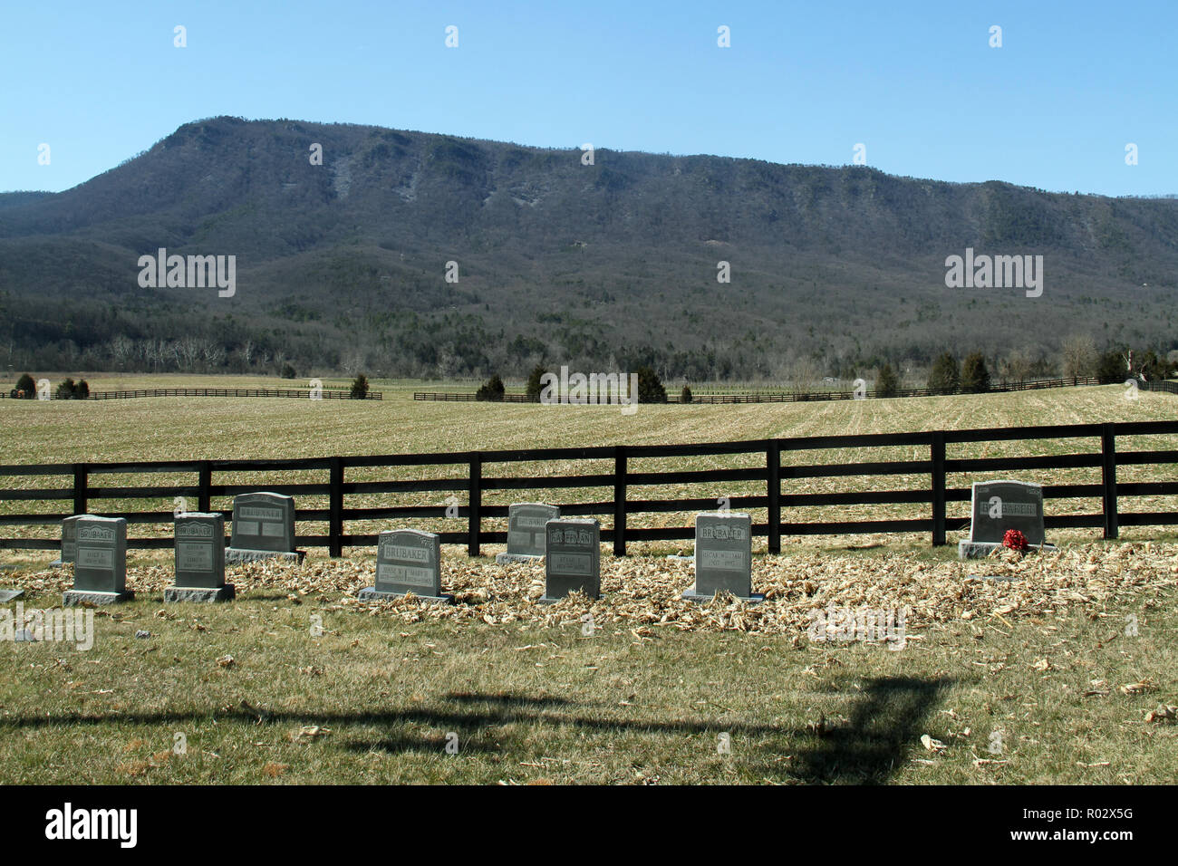 Small graveyard in rural Virginia Stock Photo - Alamy
