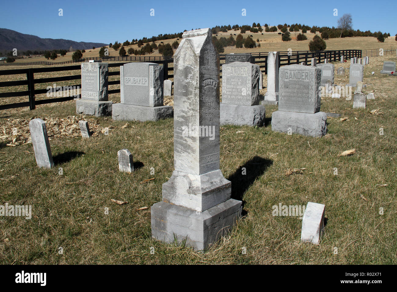 Small graveyard hi-res stock photography and images - Alamy
