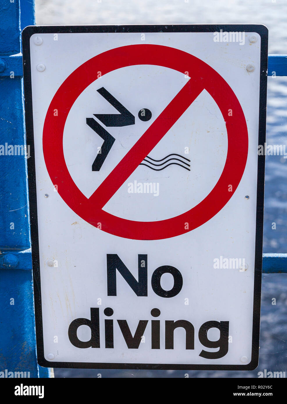 Thames water sign hi-res stock photography and images - Alamy