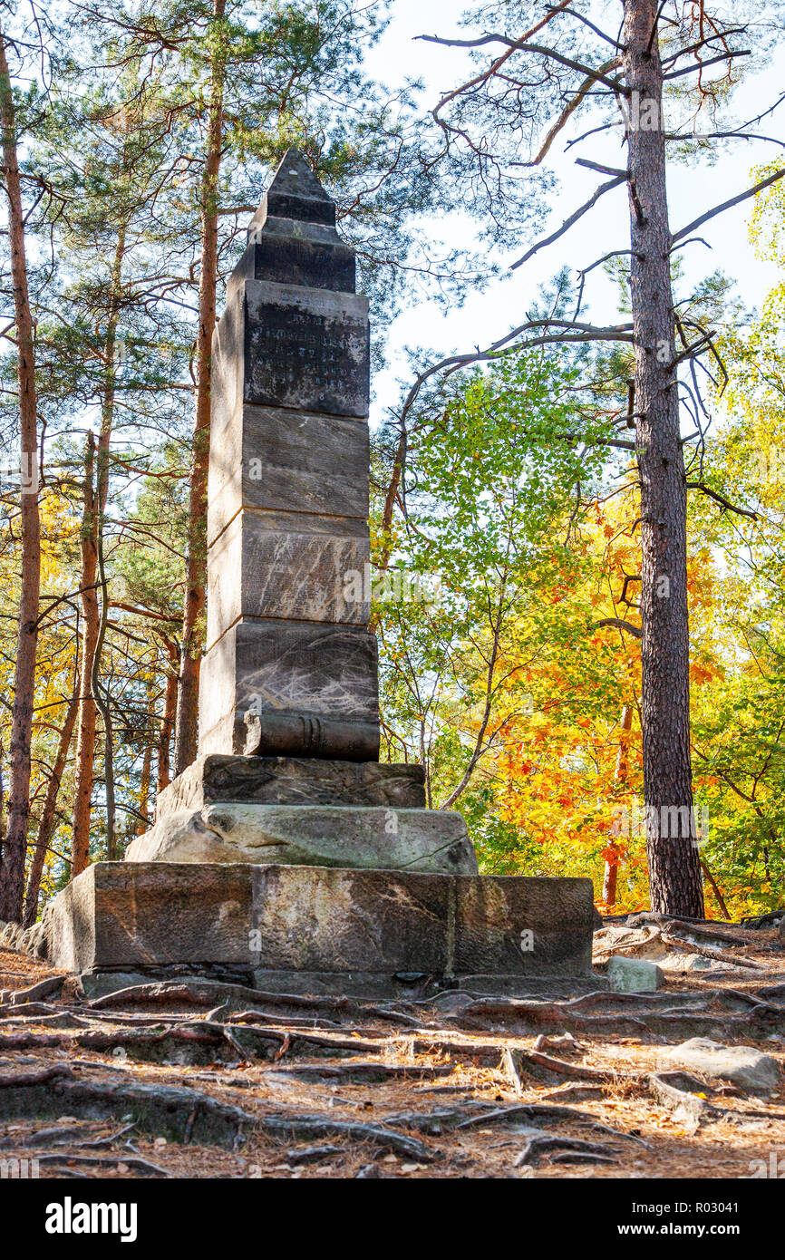 Přemyslova mohyla, Skalni hrad Pantheon - Vranov, Mala Skala, Cesky raj ...