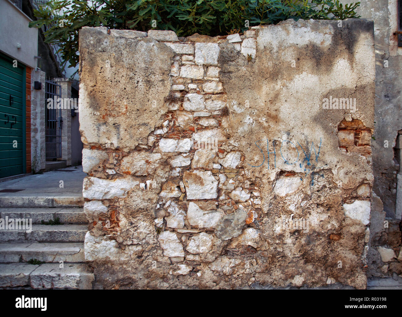 Ancient brick wall architecture hi-res stock photography and images - Alamy