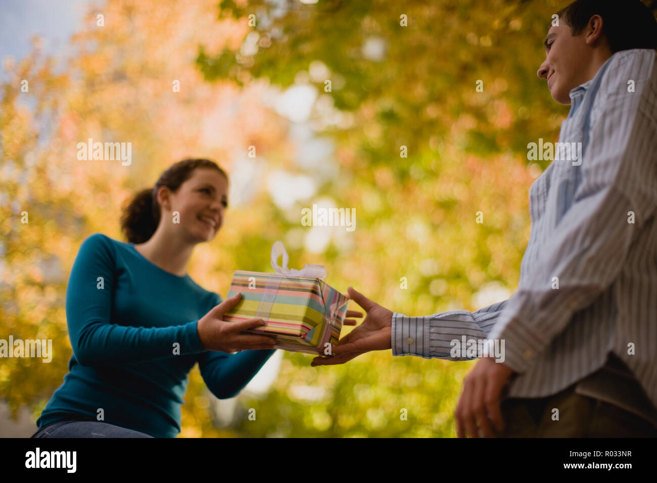 Boyfriend couples girlfriend 16 17 hi-res stock photography and images ...
