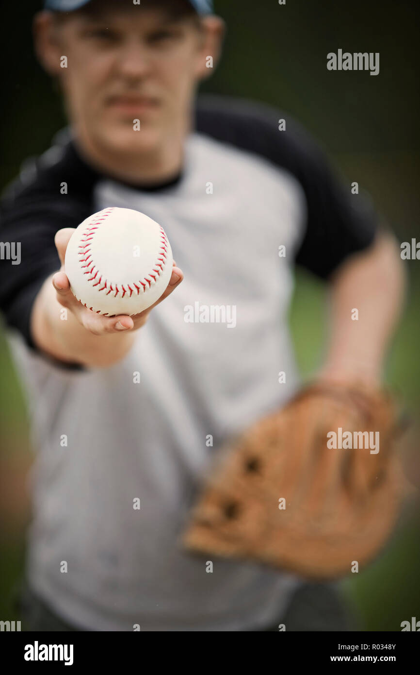 Teen boy pitching baseball hi-res stock photography and images - Alamy