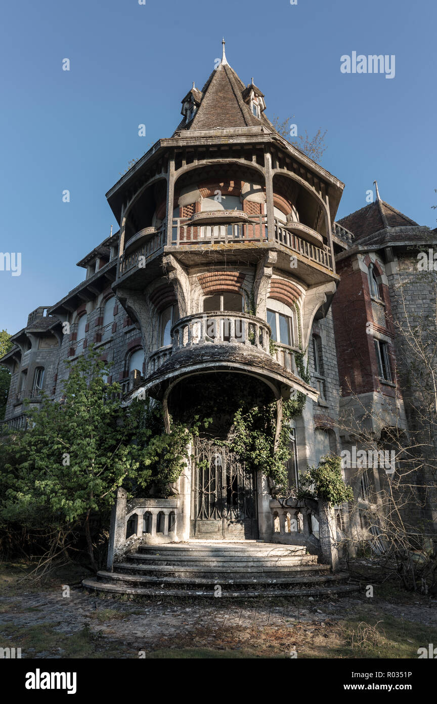 Old manoir hi-res stock photography and images - Alamy