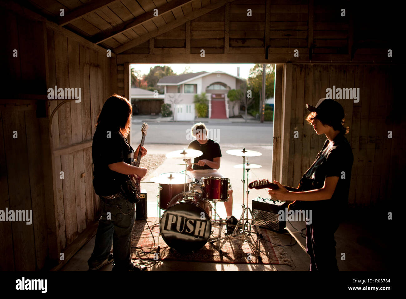 Teenage musicians garage hi-res stock photography and images - Alamy