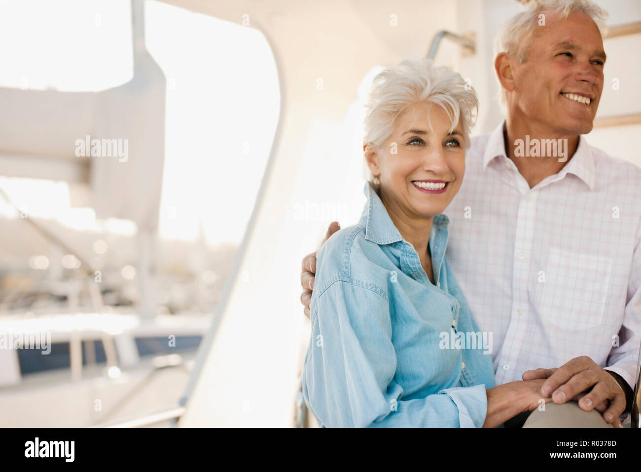 Hand holding boat photograph hi-res stock photography and images - Alamy