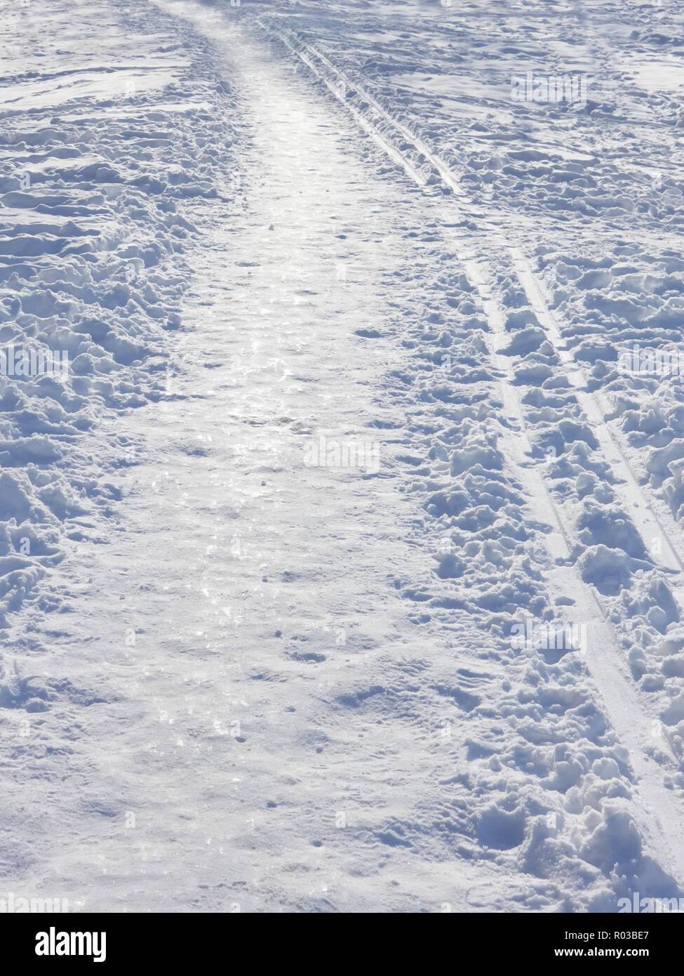 Snowmounds hi-res stock photography and images - Alamy