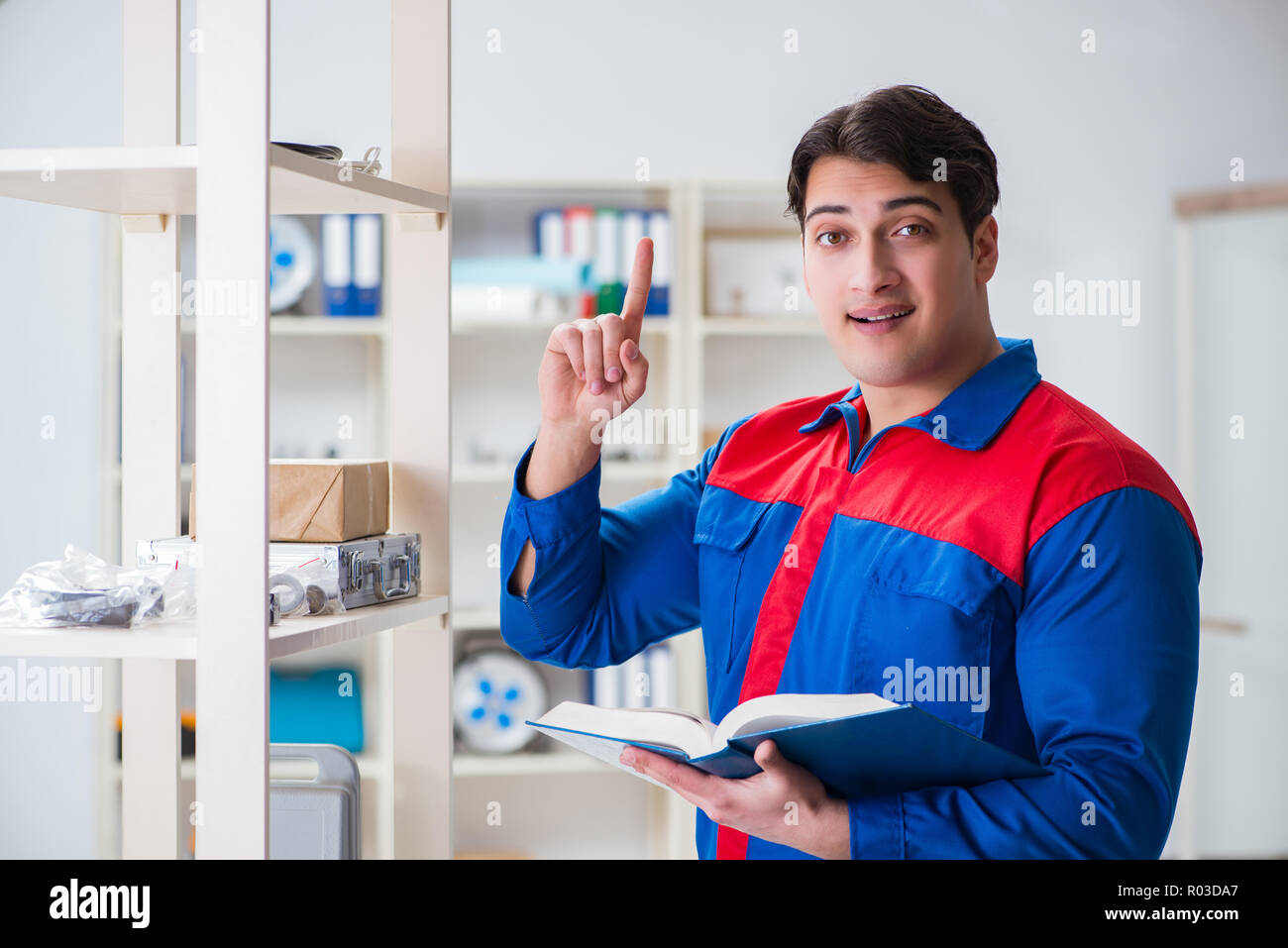 Student working in retail store hi-res stock photography and images - Alamy