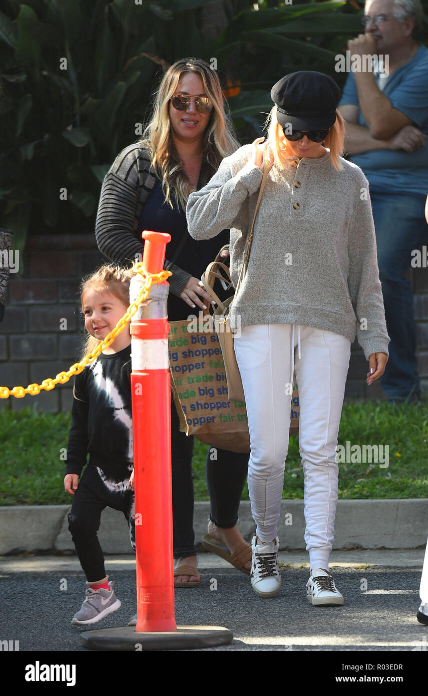Ashley Tisdale goes to the farmers market with Haylie Duff and her ...