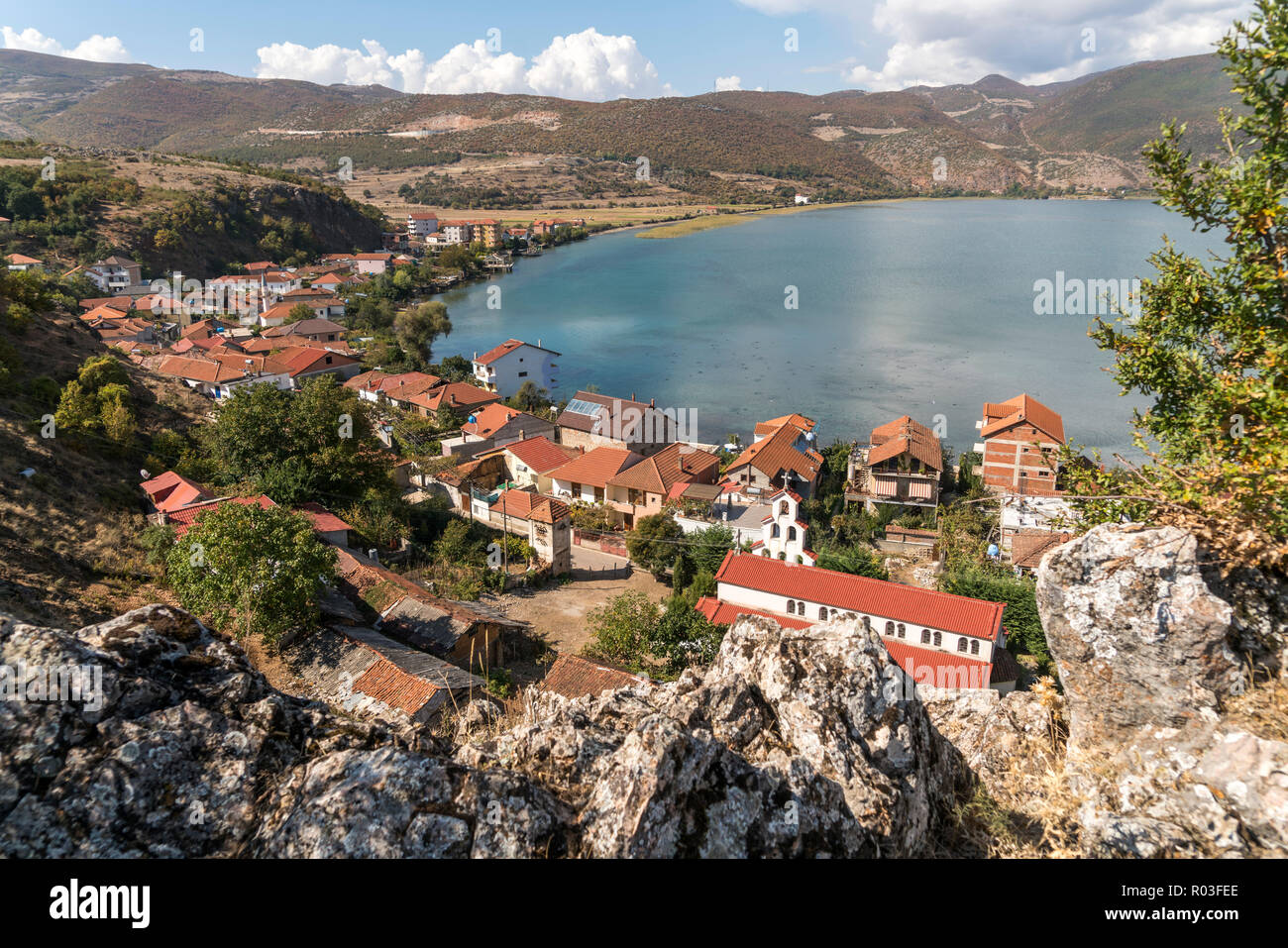 Halbinsel und Ortschaft Lin am Ohridsee, Albanien, Europa | Lin village ...