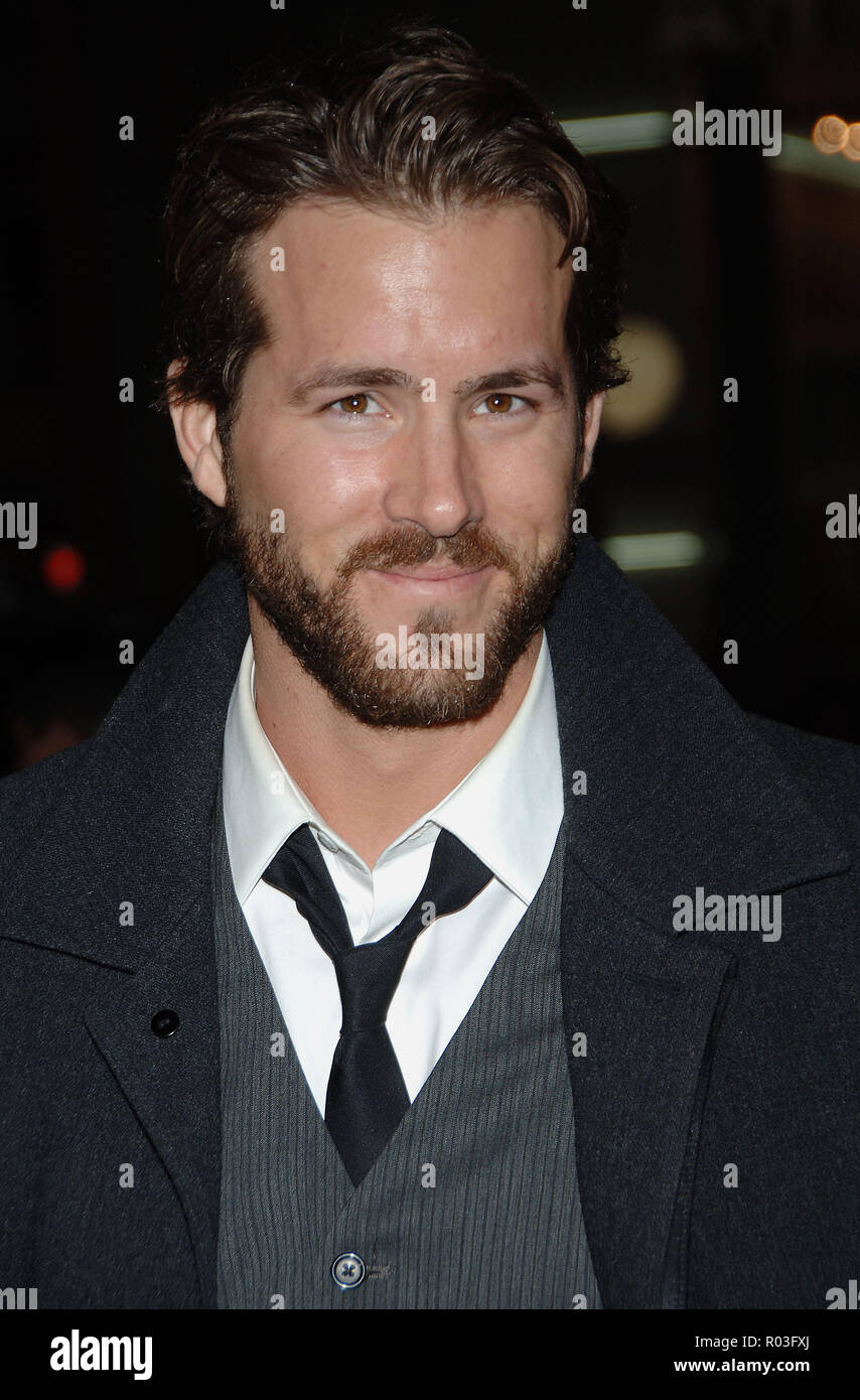 Ryan Reynolds arriving at the Smokin' Aces at the Chinese Theatre In ...