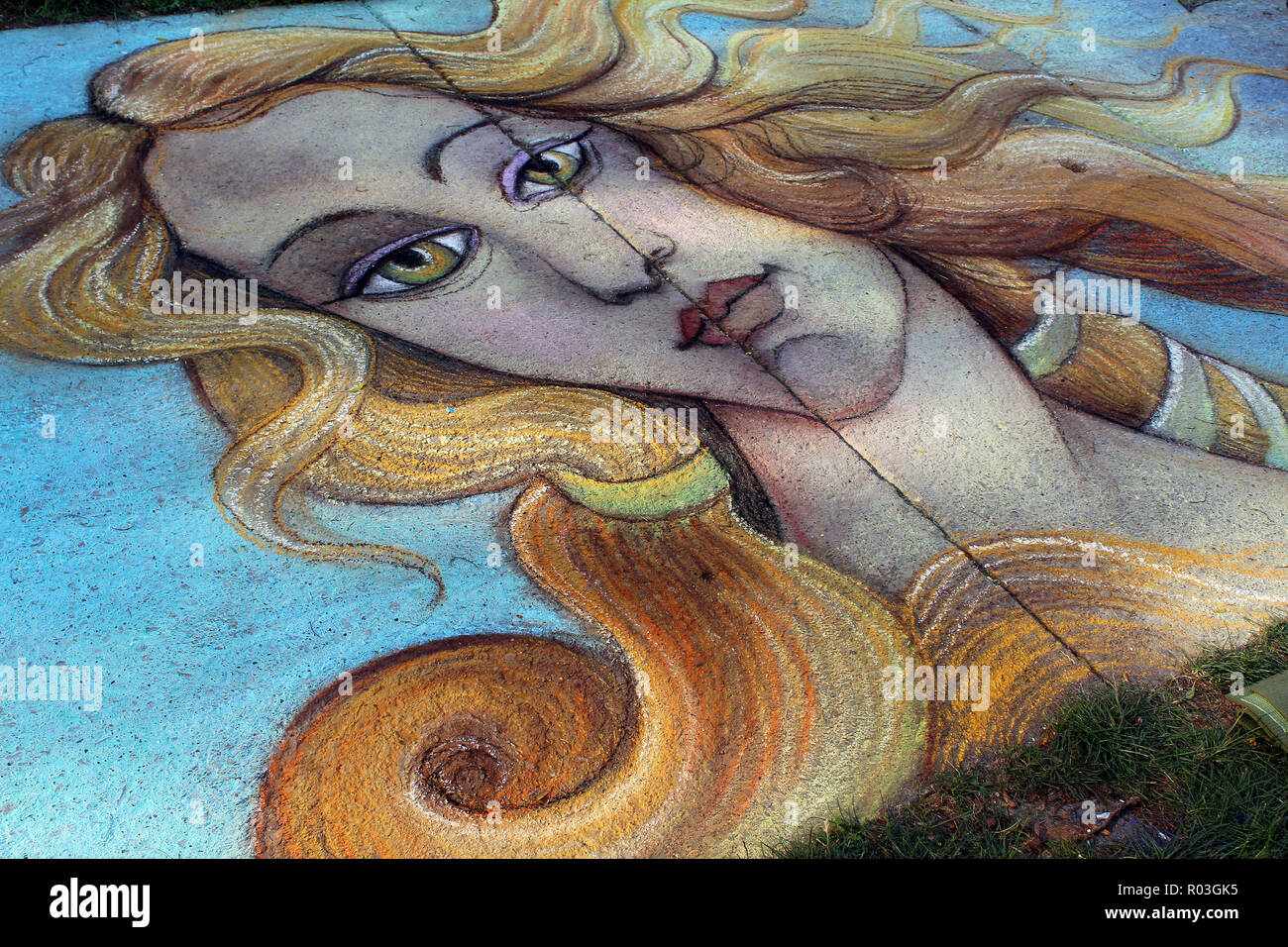 Woman drawing picture pastels art hi-res stock photography and images ...