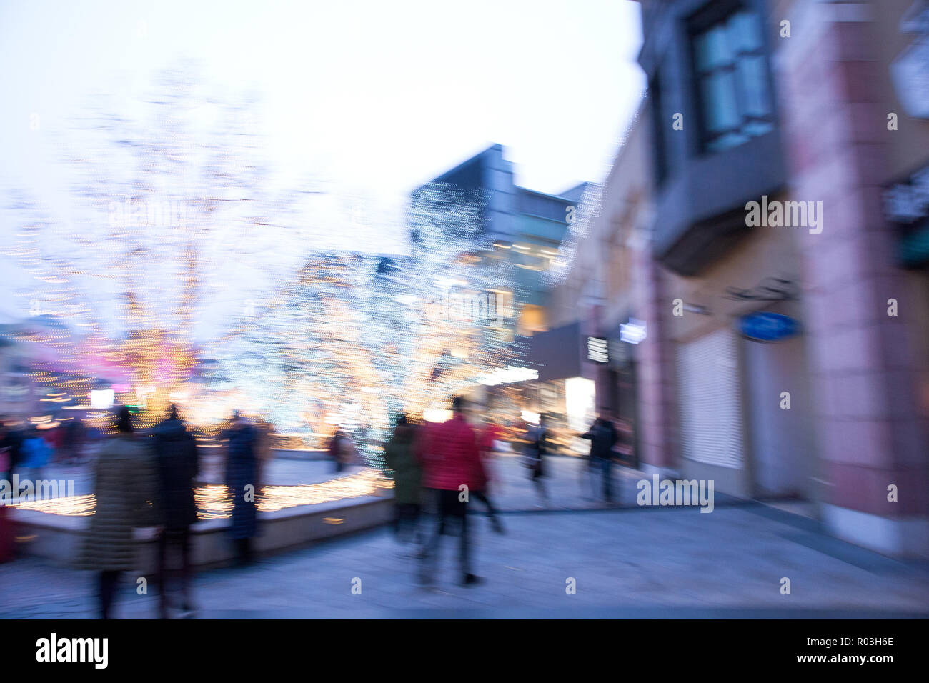 Figure with shadow alley hi-res stock photography and images - Alamy