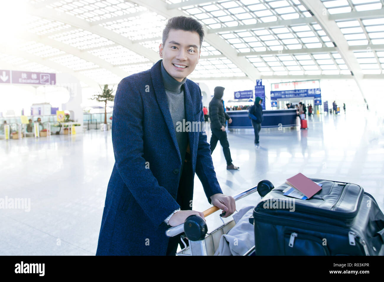 Business man at the airport Stock Photo - Alamy