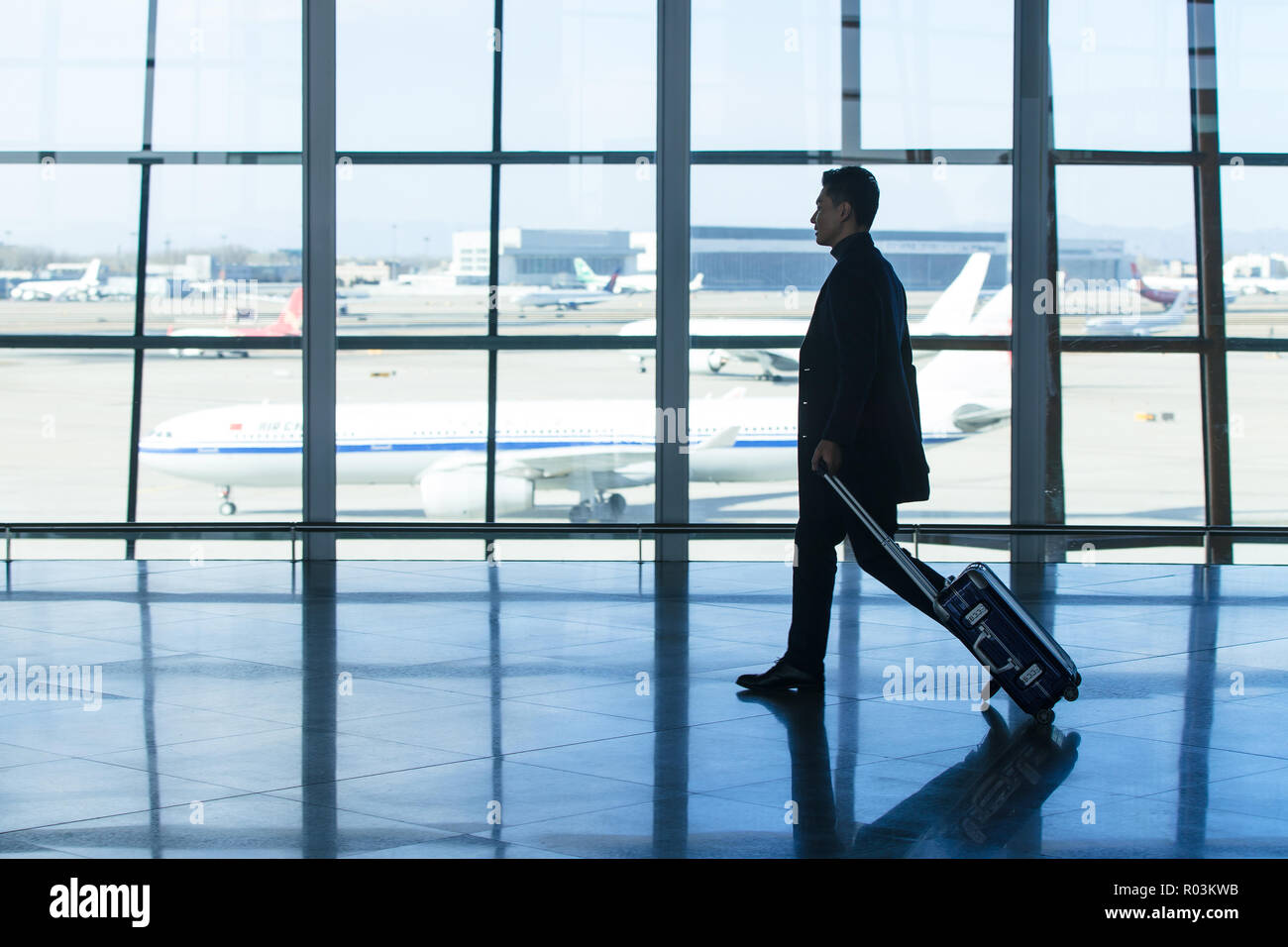 Business man at the airport Stock Photo - Alamy