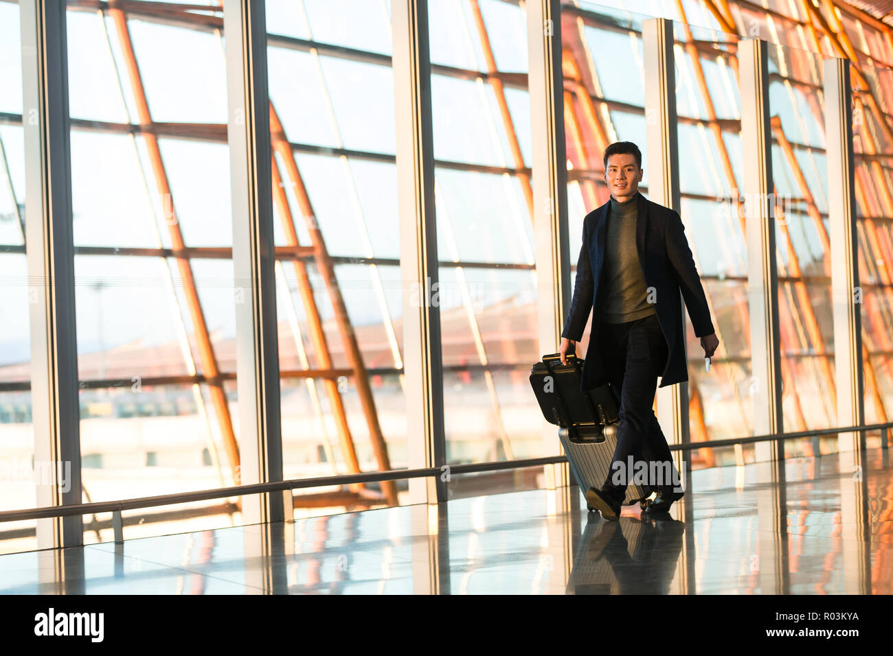 Business man at the airport Stock Photo - Alamy