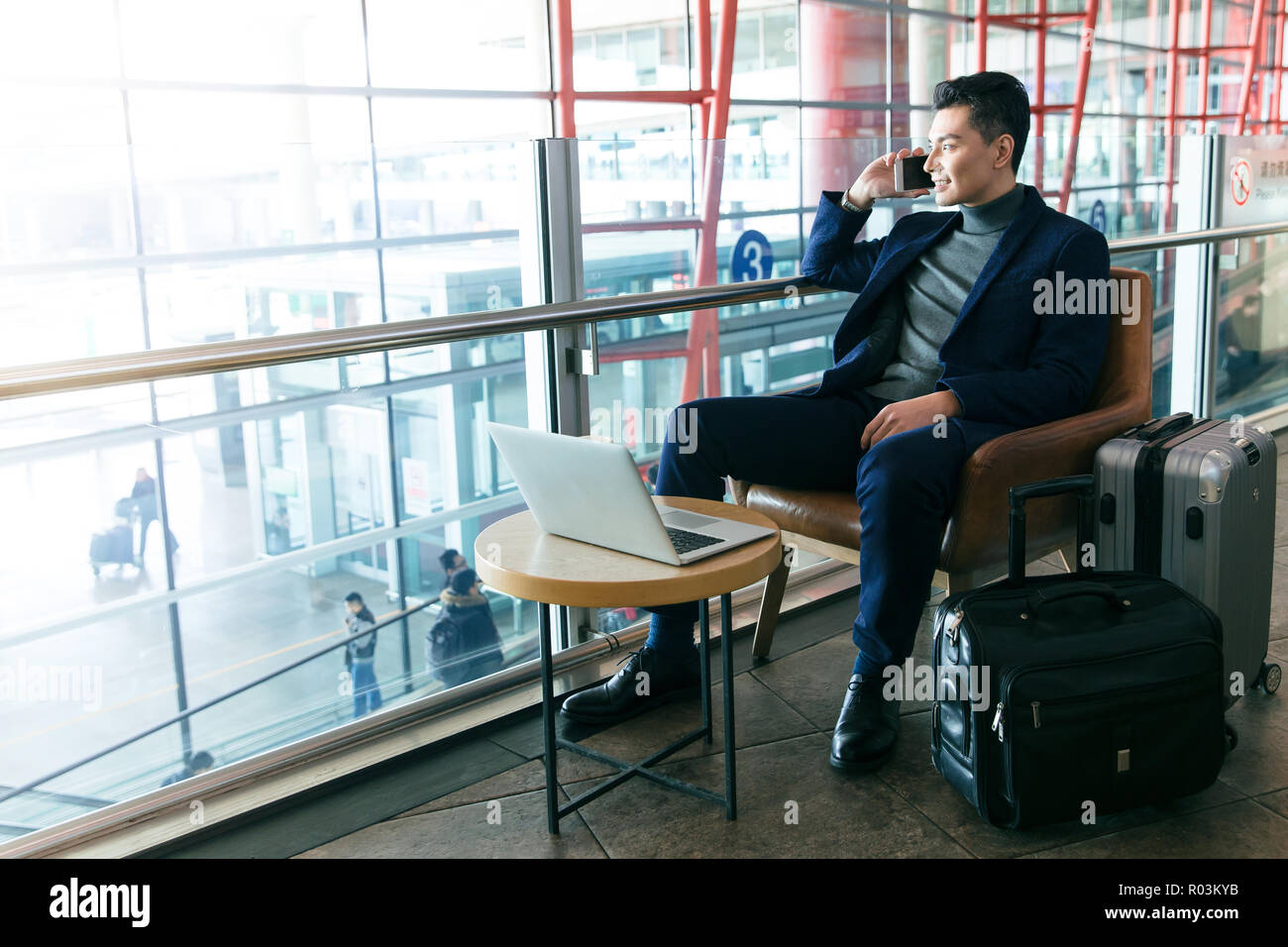 Business men in the lounge Stock Photo - Alamy