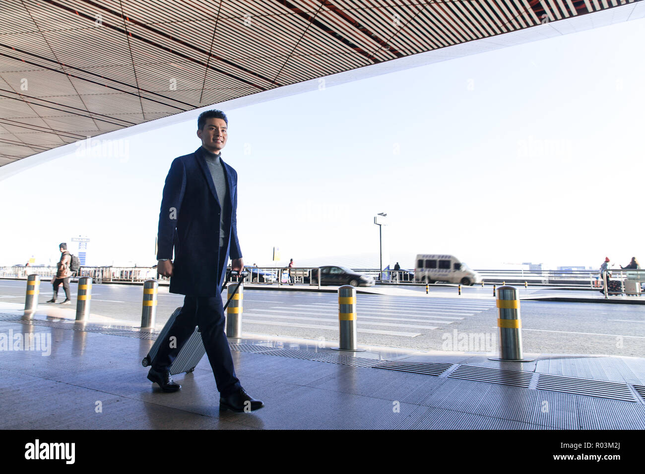 Business man at the airport Stock Photo - Alamy