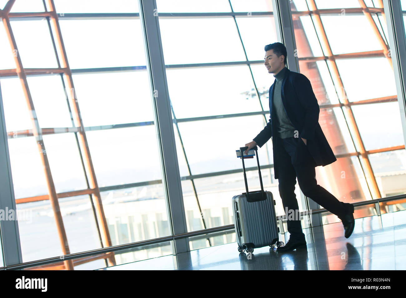 Business man at the airport Stock Photo - Alamy