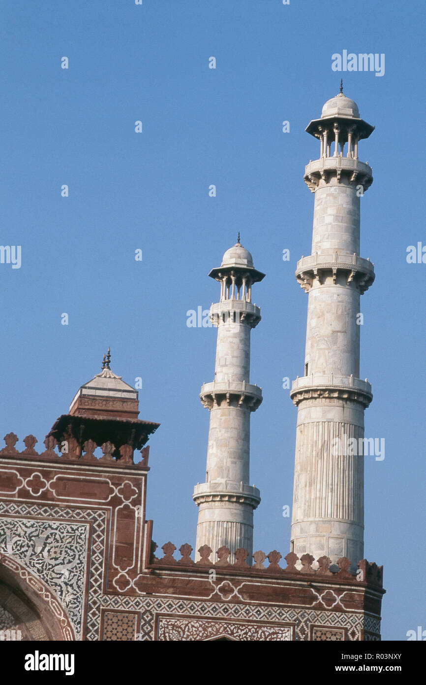 Minaret of Akbar's Tomb, Sikandra, Agra, Uttar Pradesh, India, Asia ...