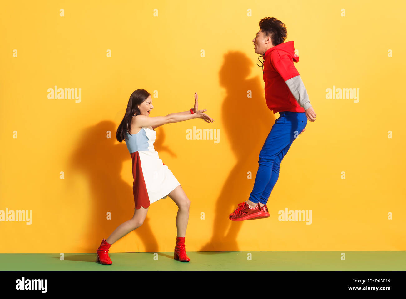 Fighting, young couples Stock Photo - Alamy