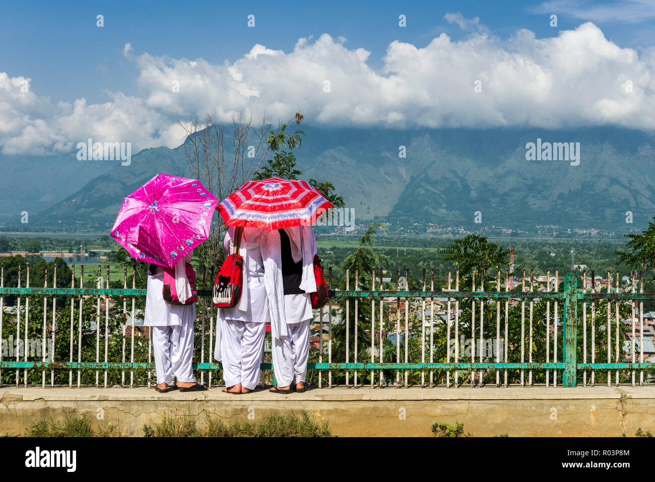 School girls srinagar kashmir jammu hi-res stock photography and images ...