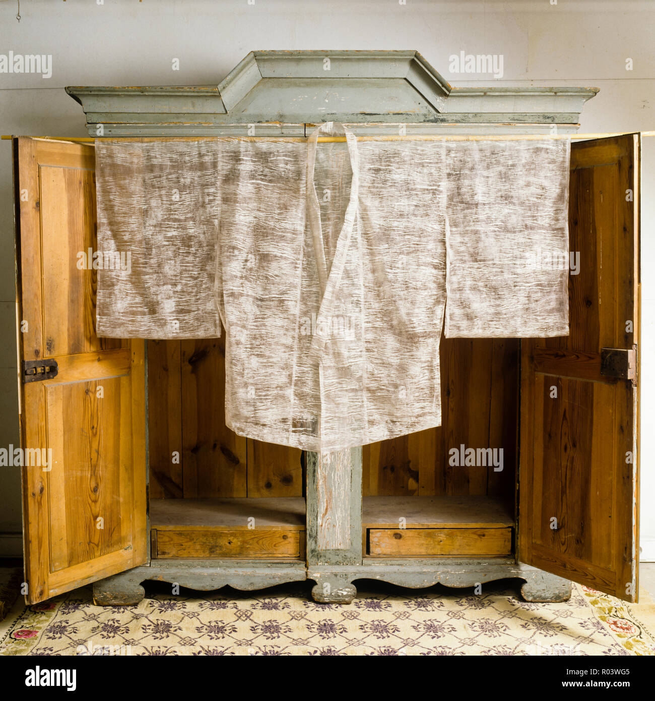 Oriental paper robe by Isabelle de Borchgrave Stock Photo - Alamy