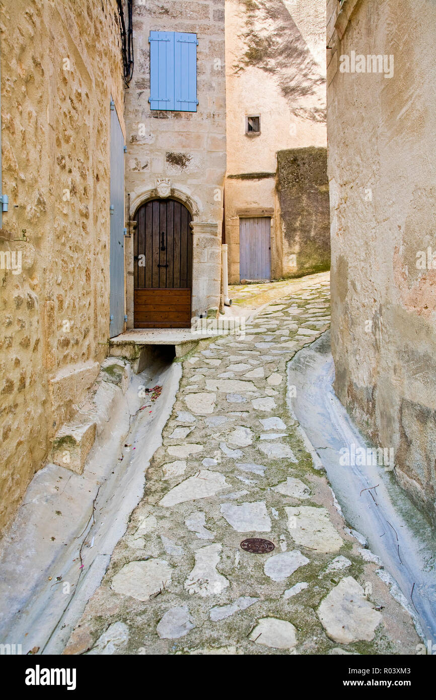 Cobbled passage hi-res stock photography and images - Alamy