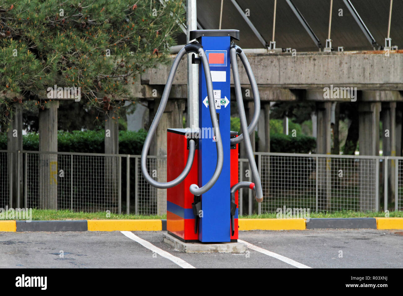 Gas station vacuum hi-res stock photography and images - Alamy