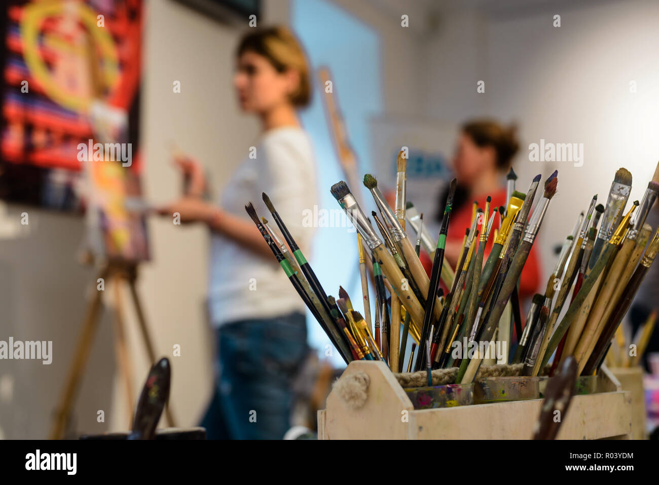 A lot of used brushes Stock Photo - Alamy