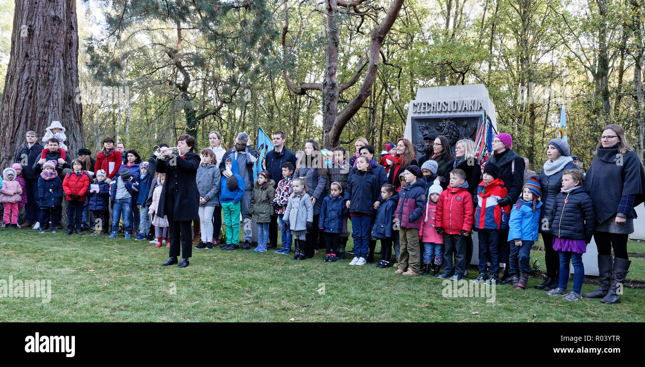 Children & families of the UK Czech & Slovak Communities at sounding of ...
